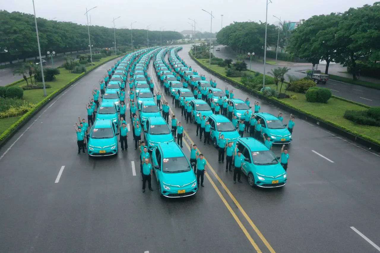First electric taxi service makes debut