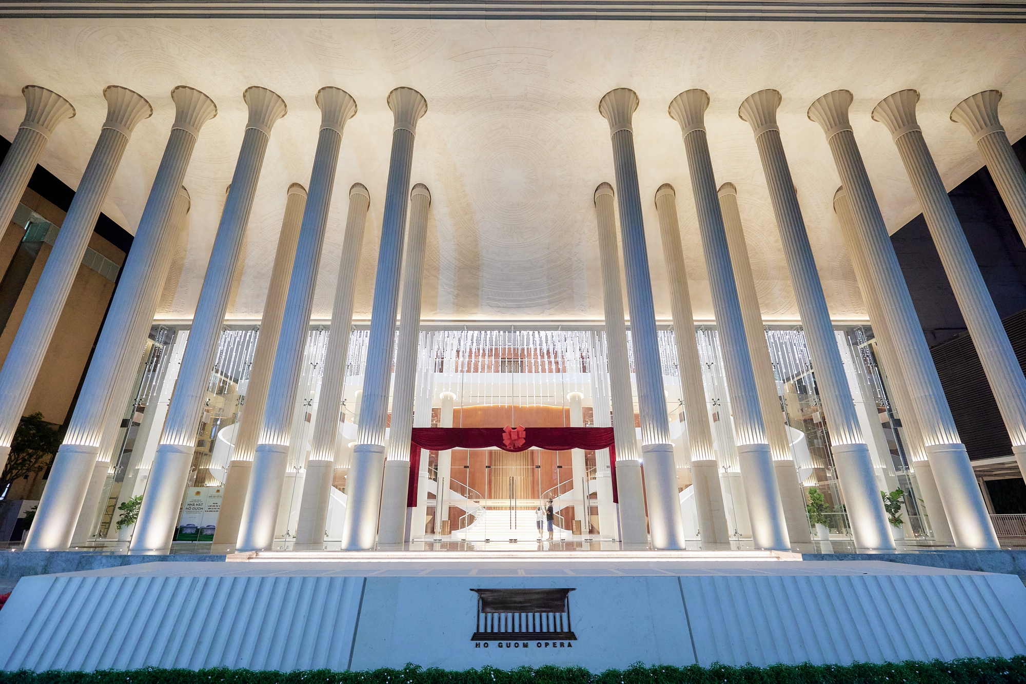 5,000 square-metre Ho Guom Opera House opens