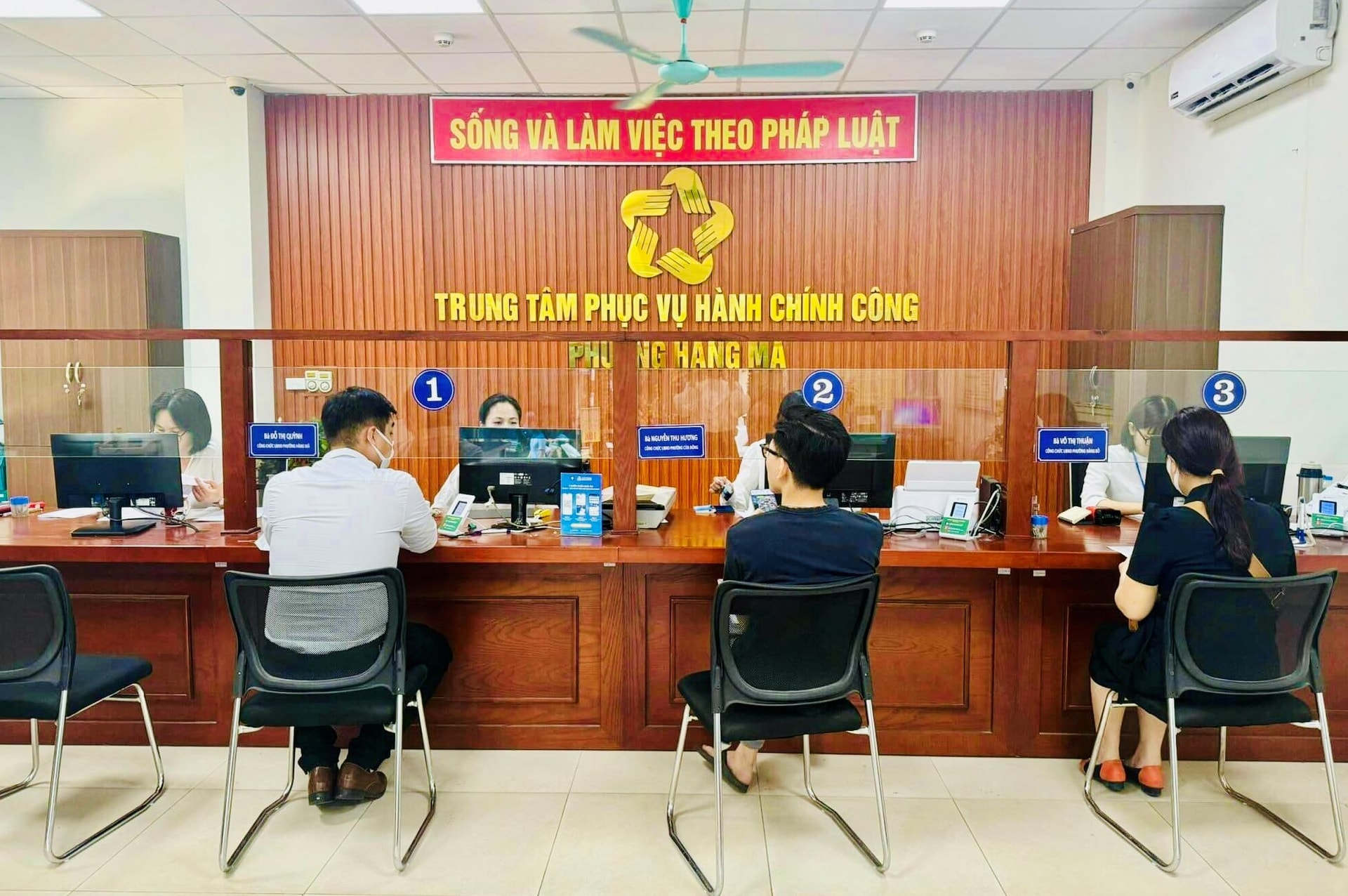 Ha Noi to pilot public administrative service center