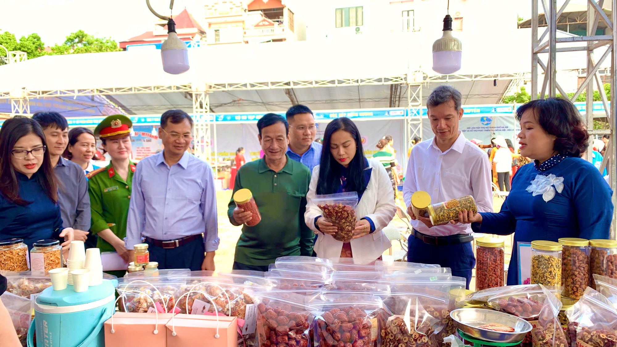 Quảng bá giới thiệu sản phẩm OCOP, đặc sản vùng miền do phụ nữ sản xuất