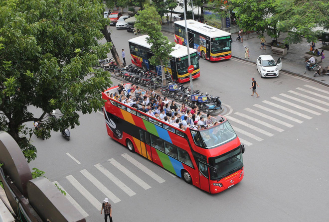 Ha Noi launches first double-decker sightseeing bus