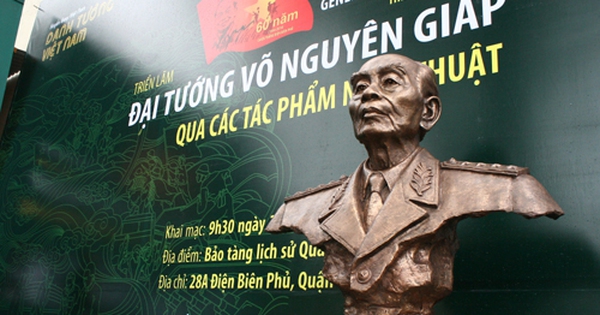 General Vo Nguyen Giap through artworks