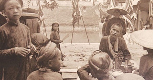 Photos show life 100 years ago